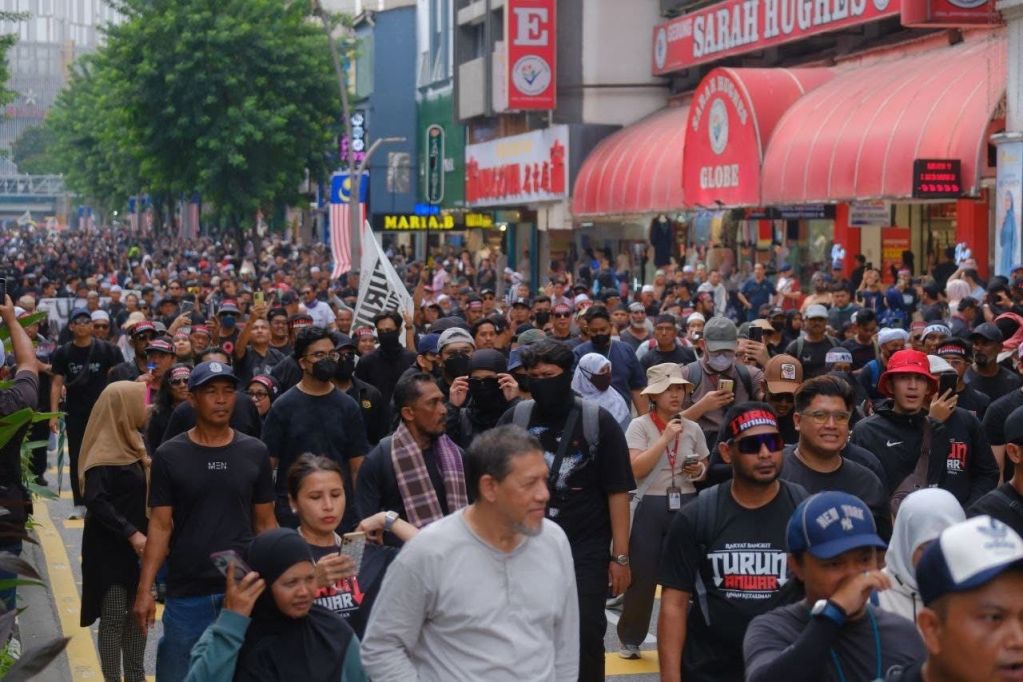 Isyarat Tsunami Melayu Dan Implikasi Politik Malaysia - BULETIN RAKYAT